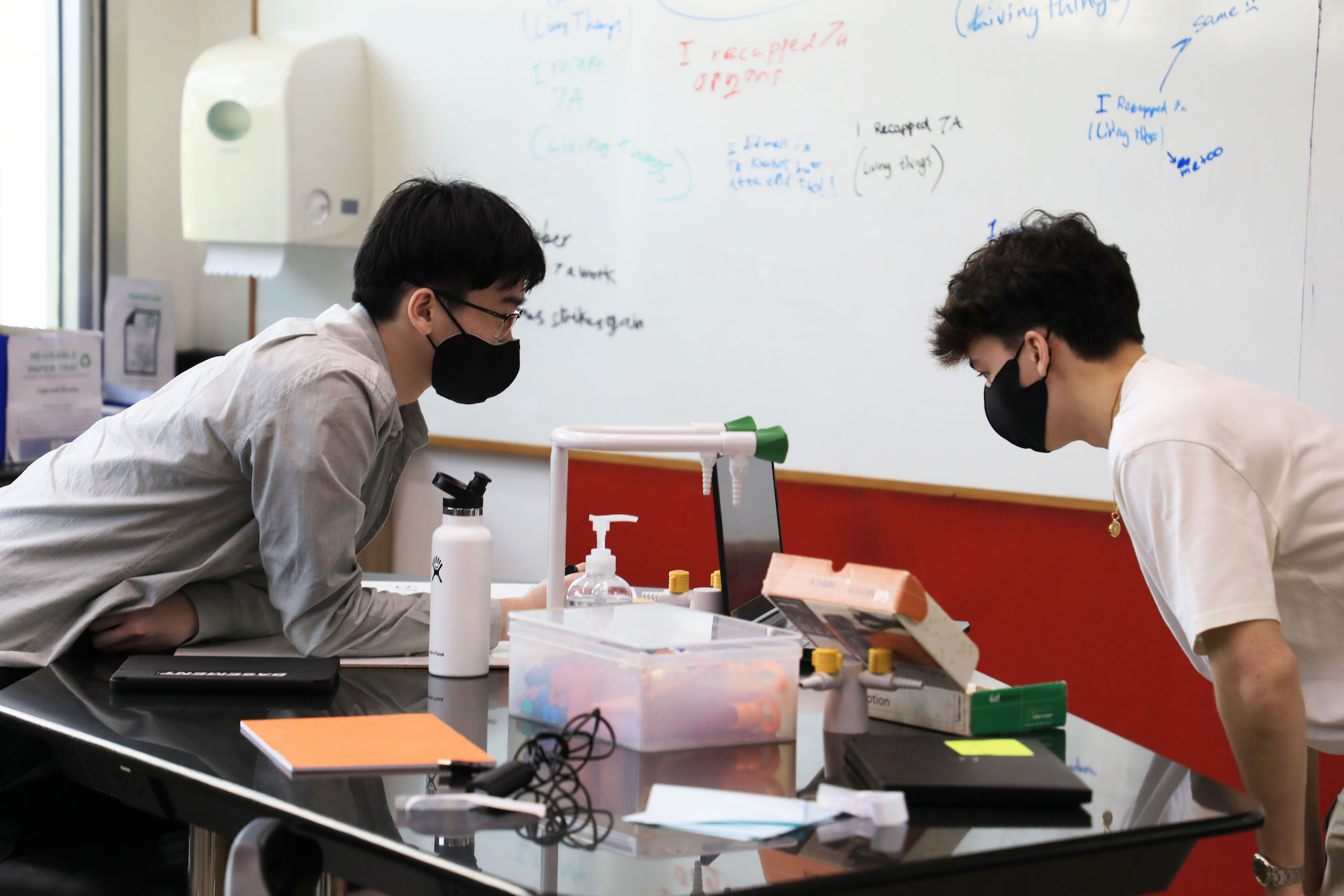 Year 12s Design Experiments in IB Physics - Bangkok Patana School