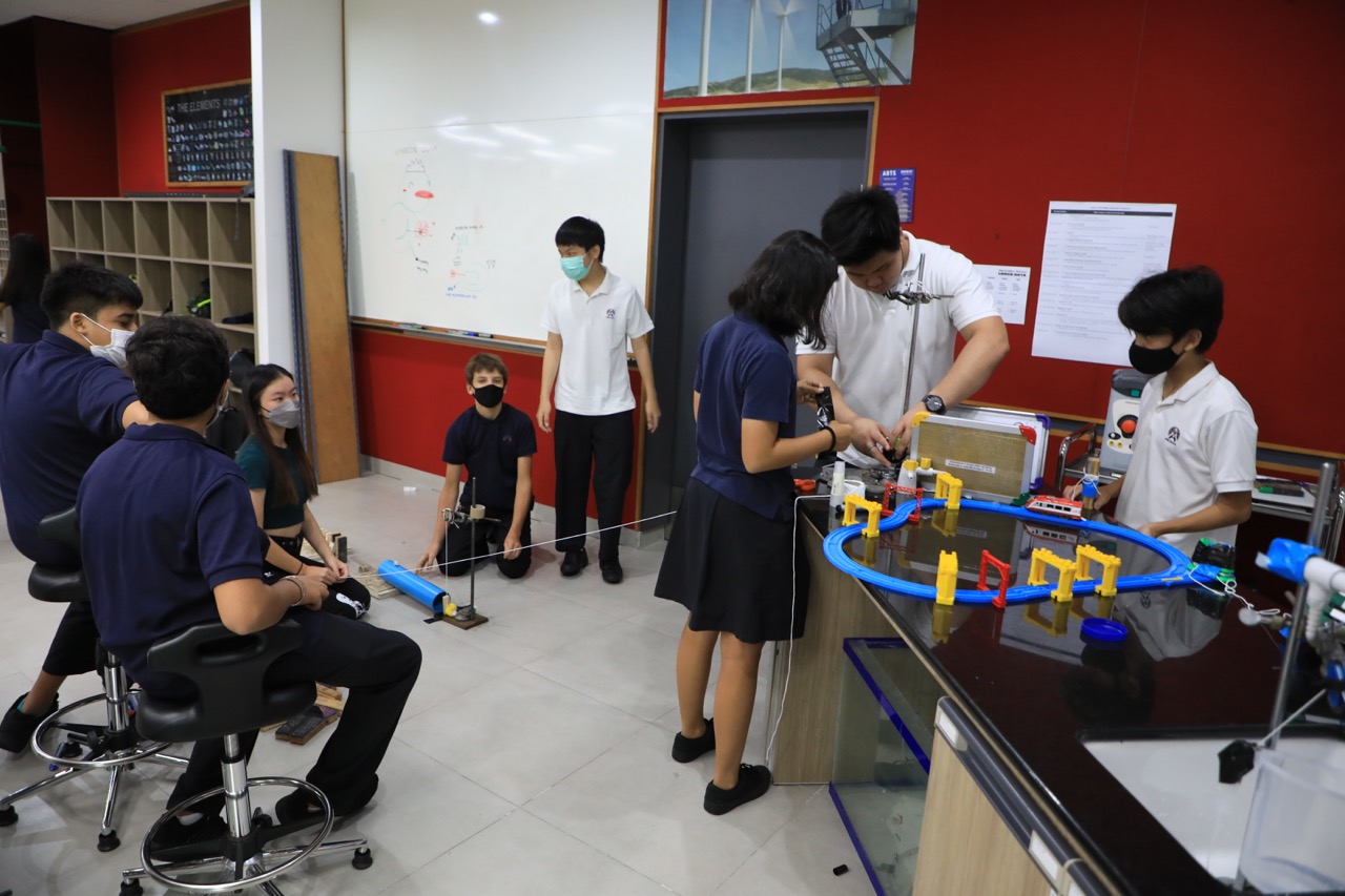 Year 8 Connected Learning with Year 12 - Bangkok Patana School