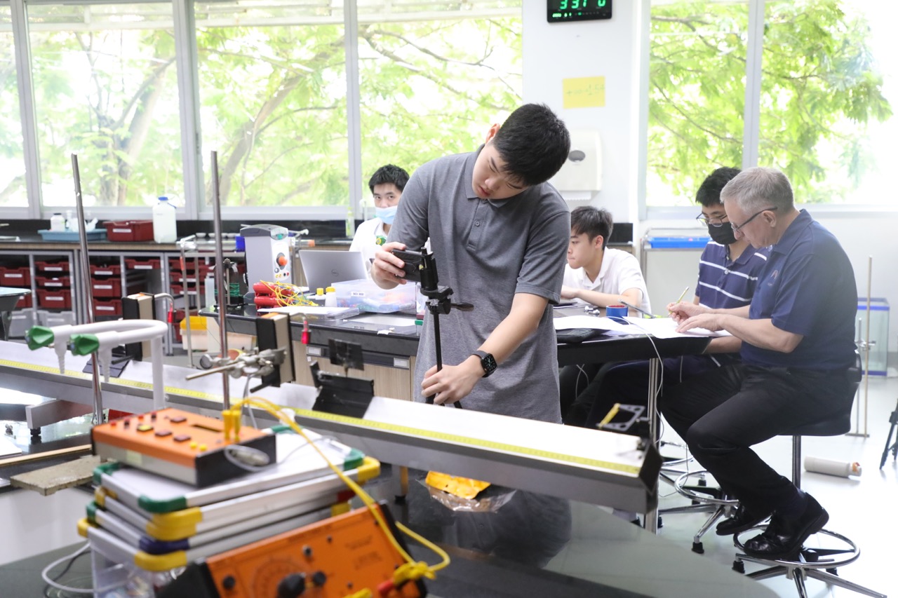 Year 12 Practical Science Investigations - Bangkok Patana School