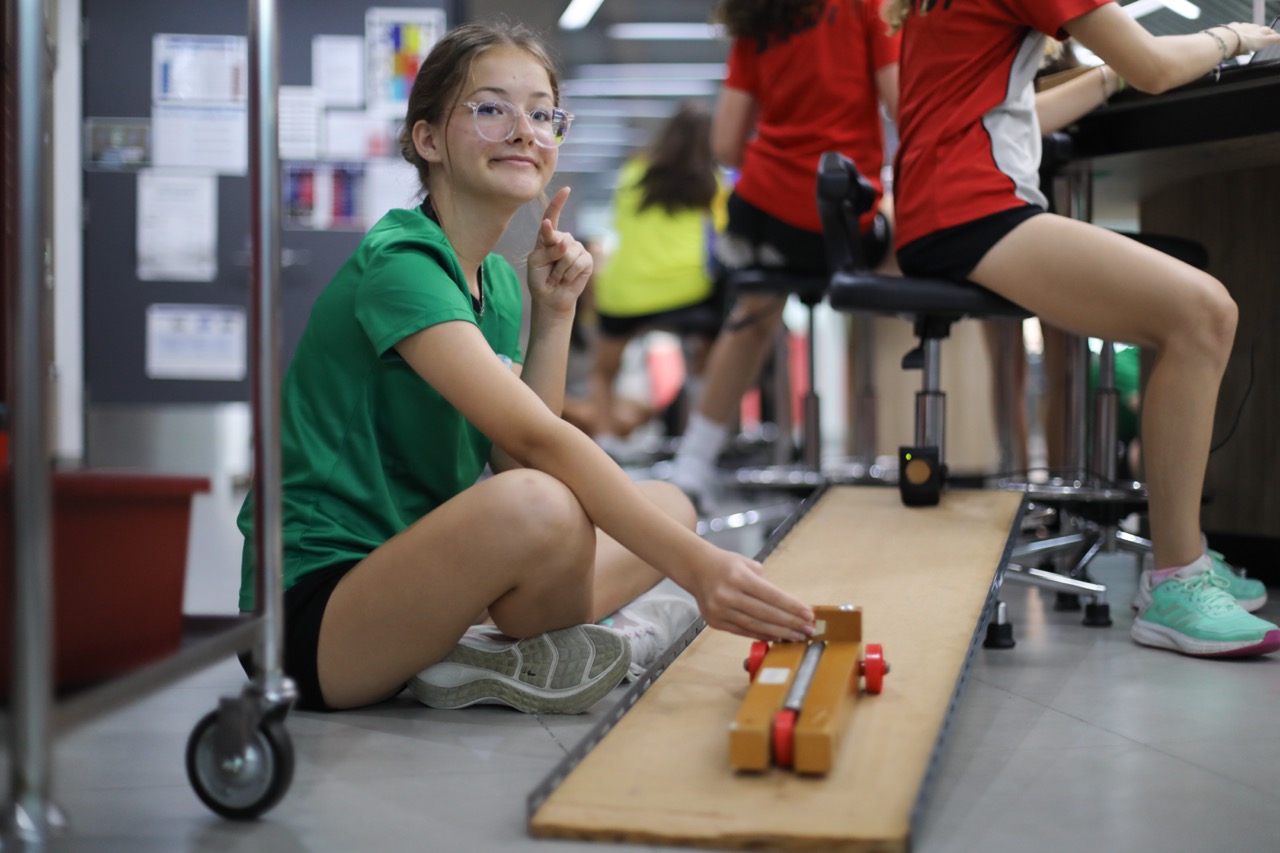 Ultrasonic Rangers and Data Loggers in Year 10 - Bangkok Patana School